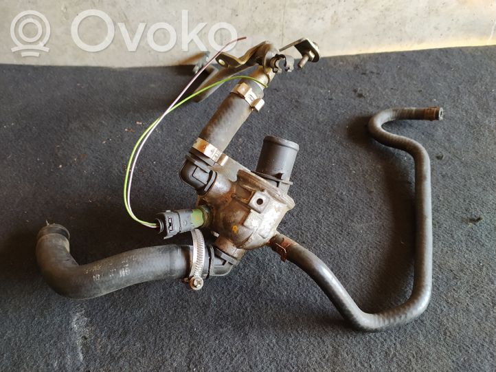 55202373 Opel Corsa D Boîtier de thermostat / thermostat, 18.00 € | OVOKO