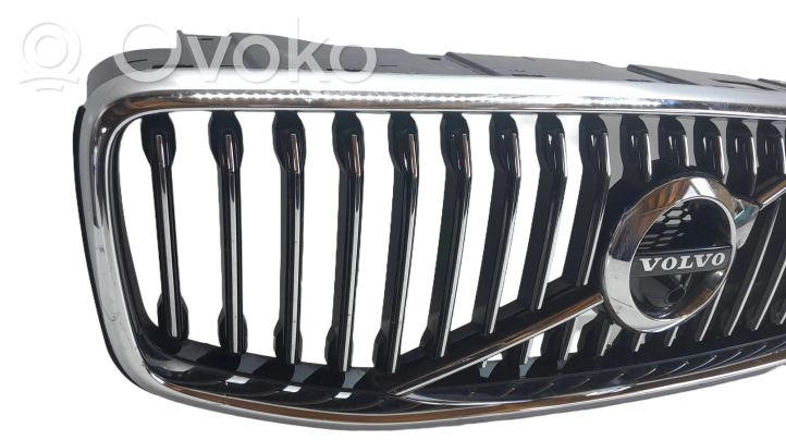 31425535 Volvo XC60 Front bumper upper radiator grill, 110.00 € | RRR