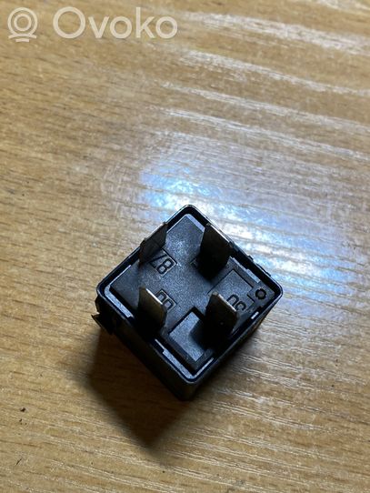 0025421319 Mercedes-Benz SL R129 Other relay, 10.00 € | RRR