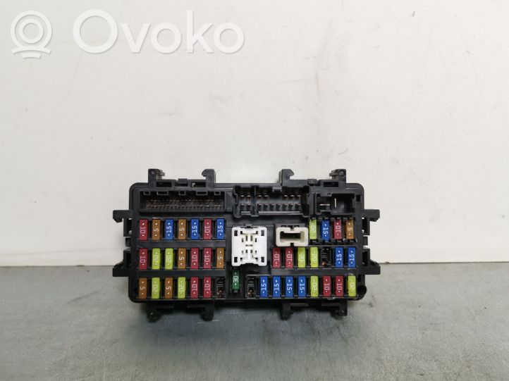 252307990A Infiniti Q50 Module de fusibles, 60.00 € | OVOKO