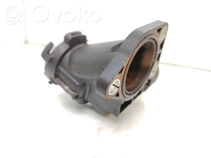 04L121111 Volkswagen PASSAT B8 Boîtier de thermostat / thermostat, 10. ...