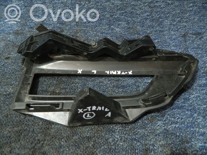 622576FL0B Nissan X-Trail T32 Grille antibrouillard avant, 13.10 € | OVOKO