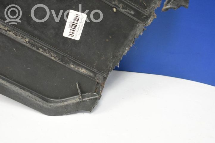 JNC11885 Mercedes-Benz C W205 Engine splash shield/under tray ...