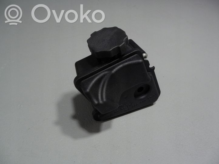 A0004602583 Mercedes-Benz SLK R171 Réservoir de liquide de direction ...