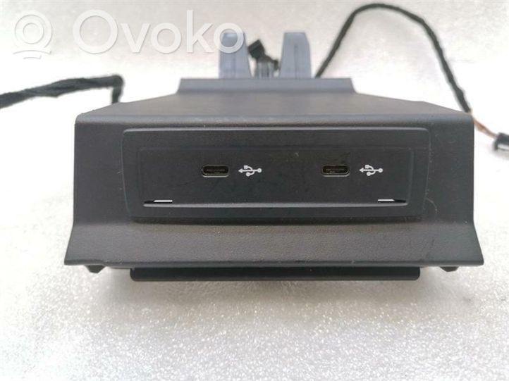 A2478204002 Mercedes-Benz A W177 AMG Connecteur/prise USB, 80.00 € | OVOKO
