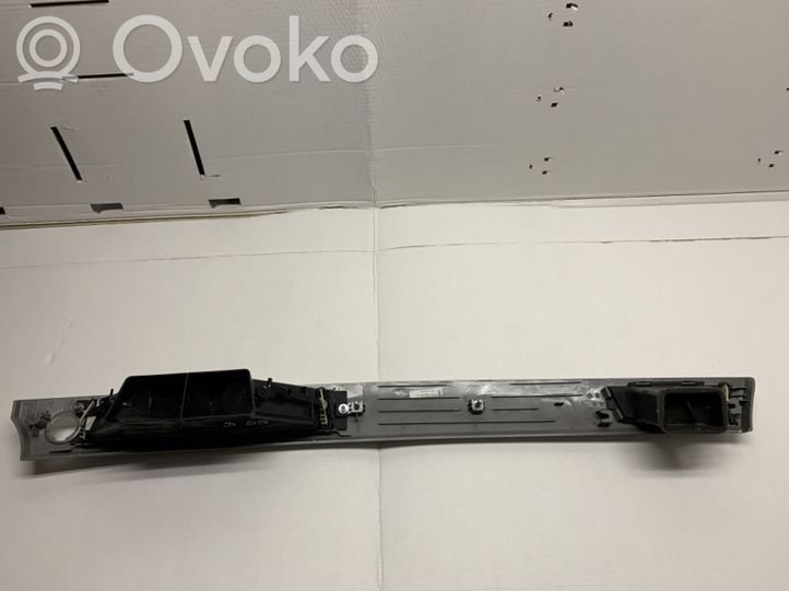 64229130458 BMW 3 E90 E91 Grille d'aération centrale, 50.00 € | OVOKO