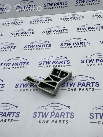 2135010620 Mercedes-Benz E AMG W213 Support, fixation radiateur, 15.00 ...