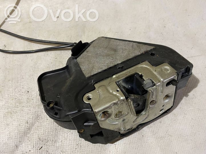 2117300535 Mercedes-Benz E W211 Serrure de porte arrière, 12.00 € | OVOKO