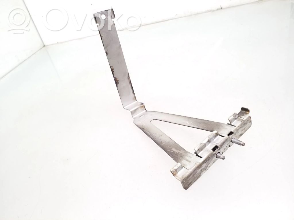 9J1915319 Audi E-tron GT Hybrid/electric vehicle battery bracket, €10. ...