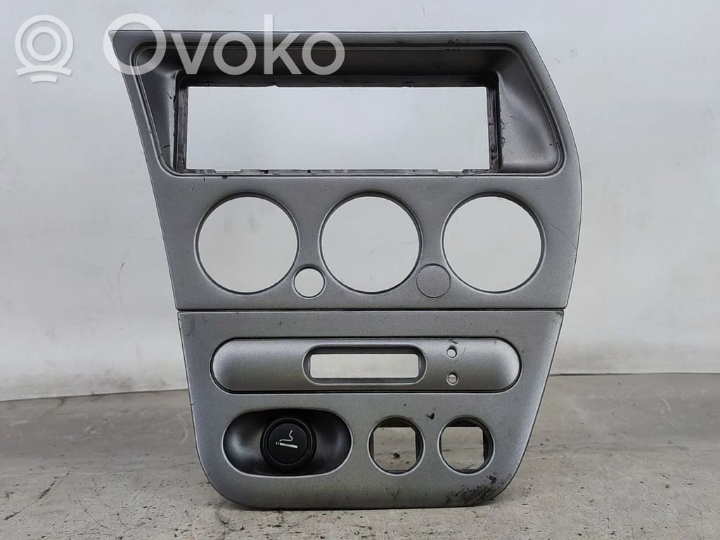 9614476177 Peugeot 306 Radio/GPS head unit trim, €48.00 | RRR