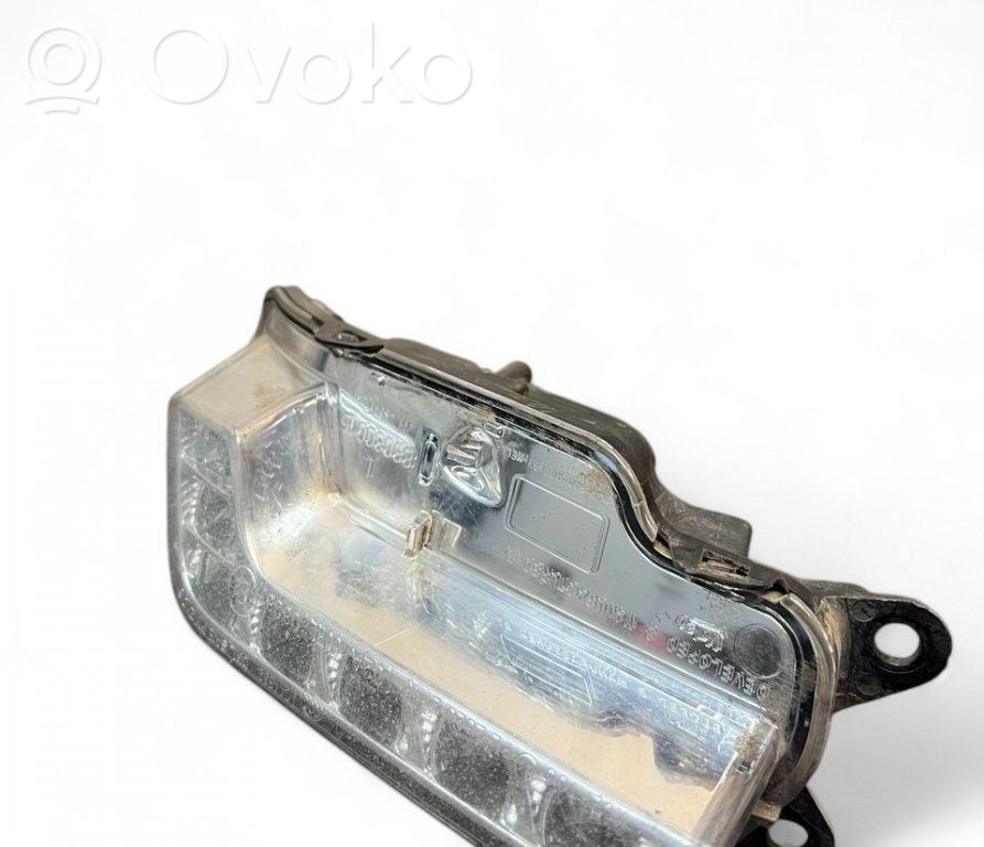 A2128200756 Mercedes-Benz E W212 Phare de jour LED, 54,12 € | OVOKO