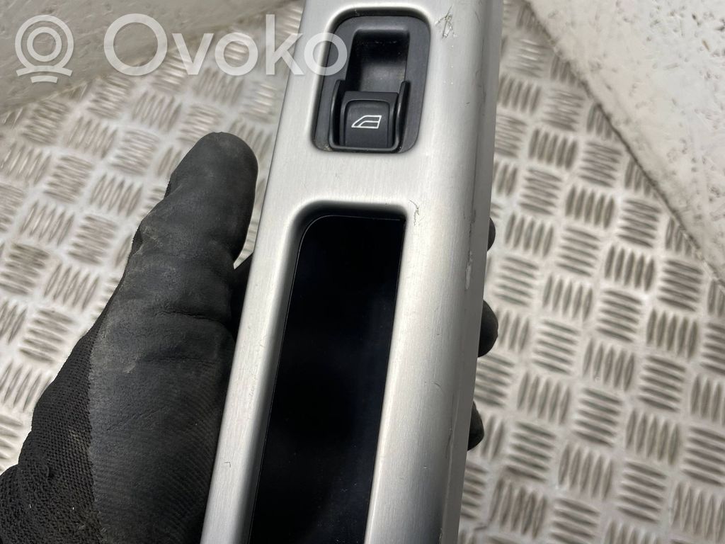 8663813 Volvo V50 Enjoliveurs poignée de porte arrière, 7,00 € | OVOKO