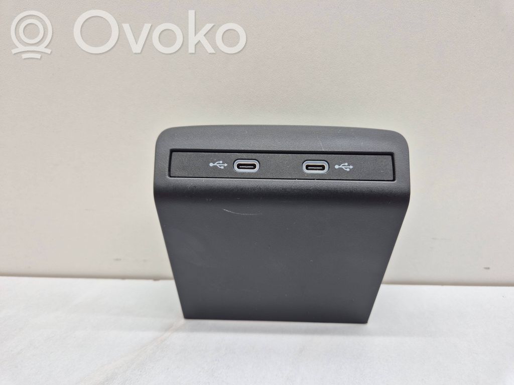 5NA035736 Volkswagen Golf VIII USB socket connector, €8.00 | RRR