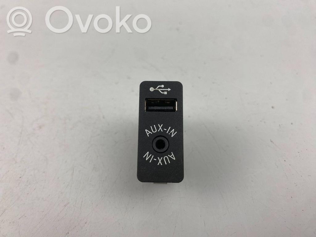 Mini One - Cooper F56 F55 USB socket connector
