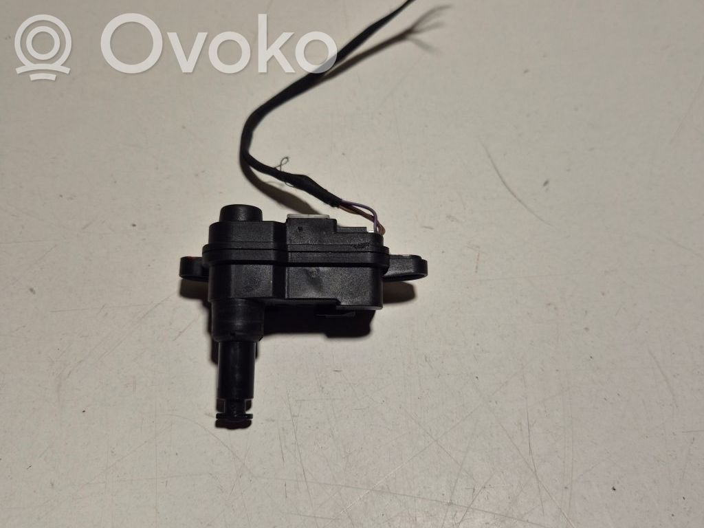 8V4862159B Volkswagen Taos Verrouillage du bouchon du réservoir de ...