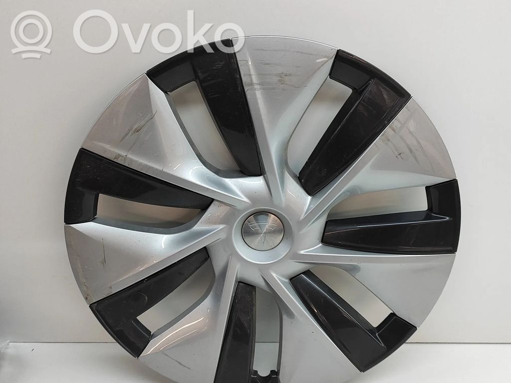 Tesla Model Y R20 wheel hub/cap/trim