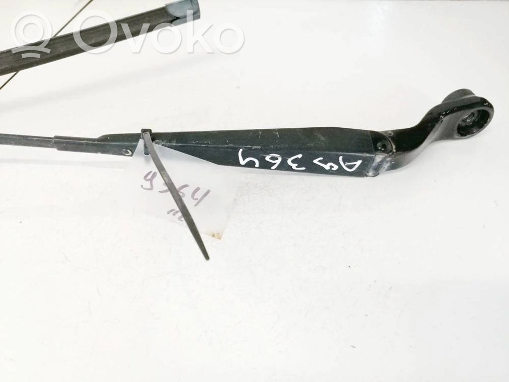 Dodge Caliber Front wiper blade arm