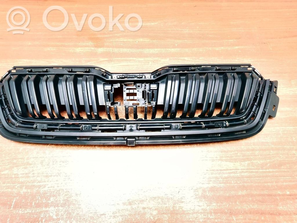 658853653A Skoda Kamiq Front bumper upper radiator grill, €117.65 | RRR