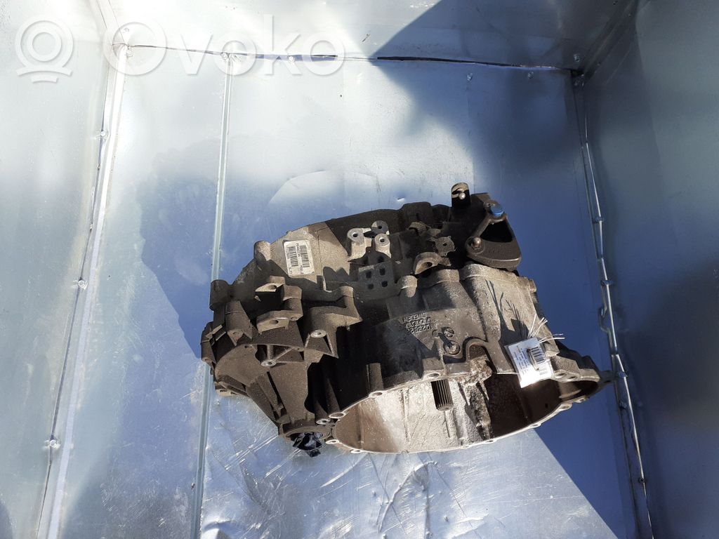 P9482234 Volvo S60 Manual 6 speed gearbox, €125.18 | RRR