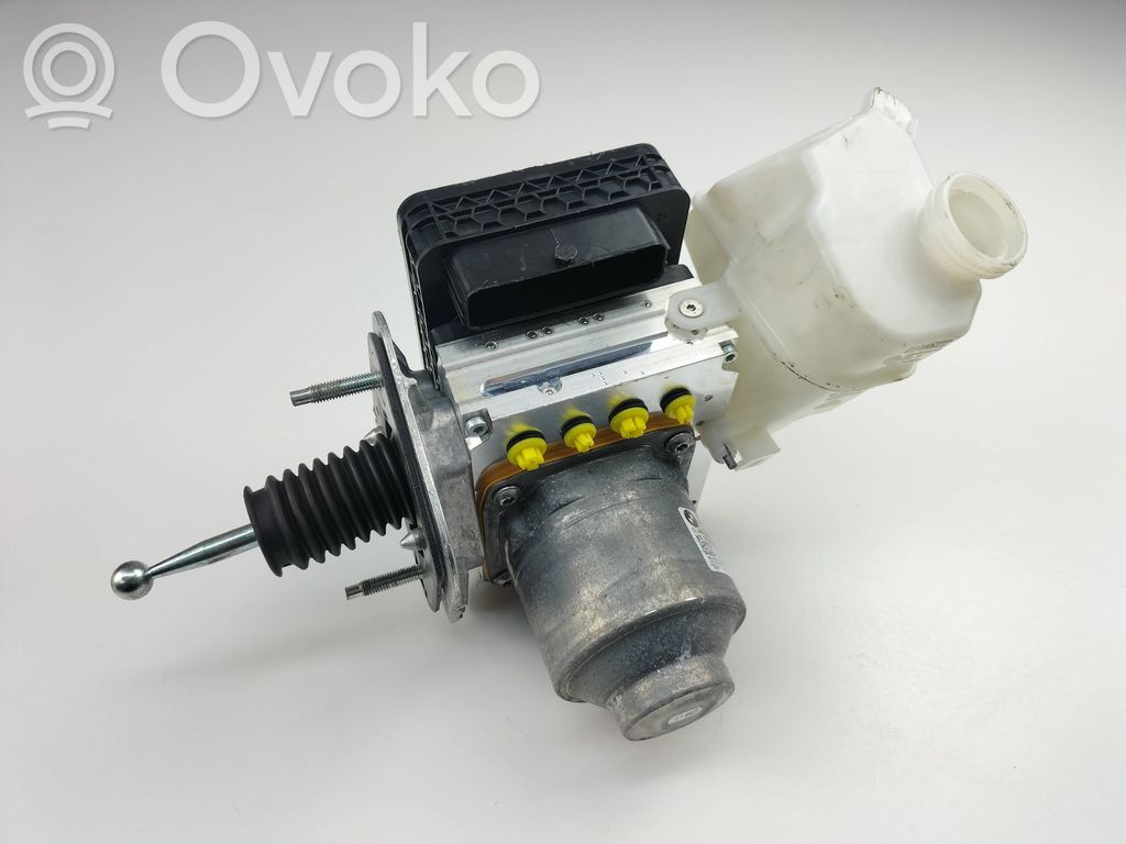 5A8B102 BMW X5 E53 Master brake cylinder, €112.94 | RRR