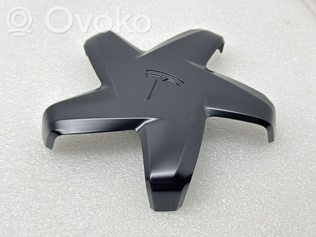 218823200A Tesla Model Y Juniper Original wheel cap, €50.00 | RRR