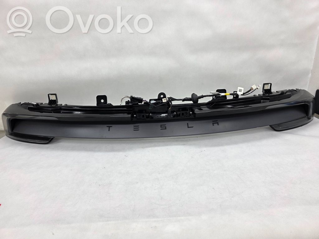 2004604-00-B Tesla Model Y Juniper Rear/tail lights, €388.24 | RRR