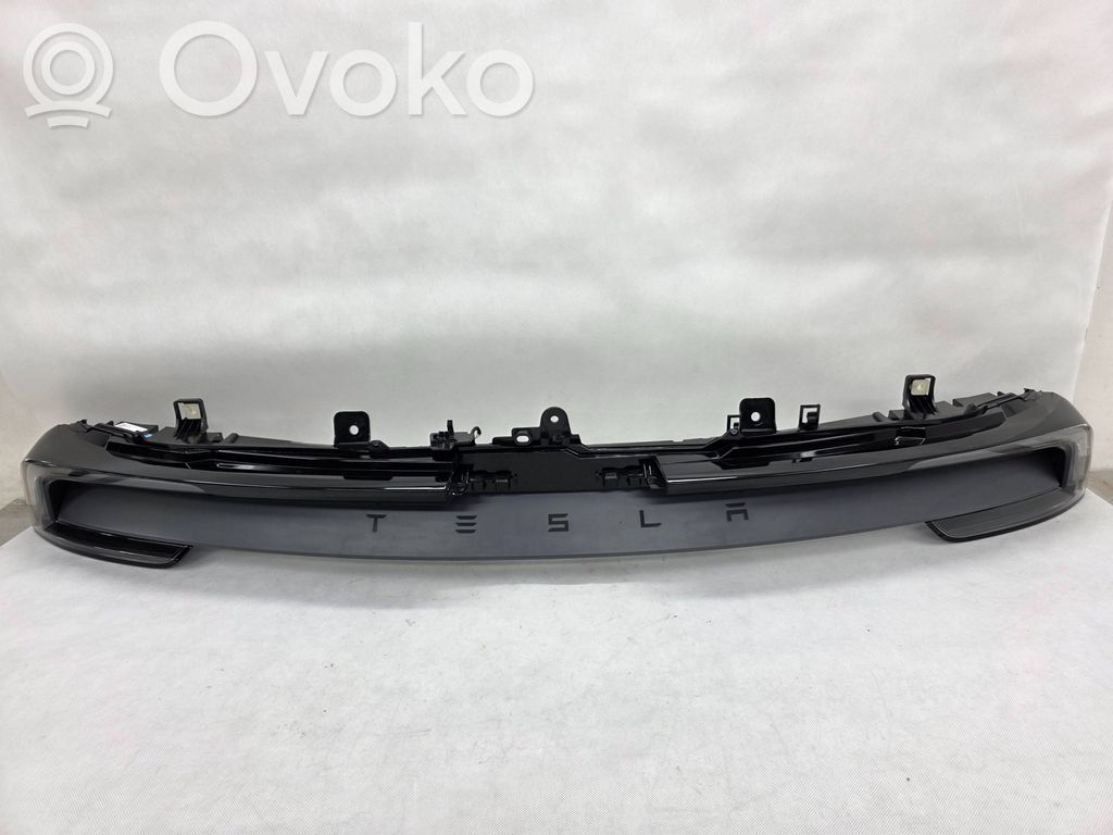 2004604-00-B Tesla Model Y Juniper Rear/tail lights, €388.24 | RRR