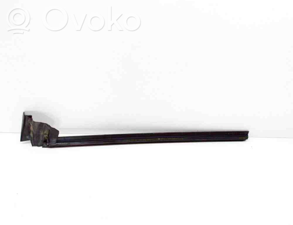 109049600E Tesla Model 3 Door glass trim, €11.00 | RRR