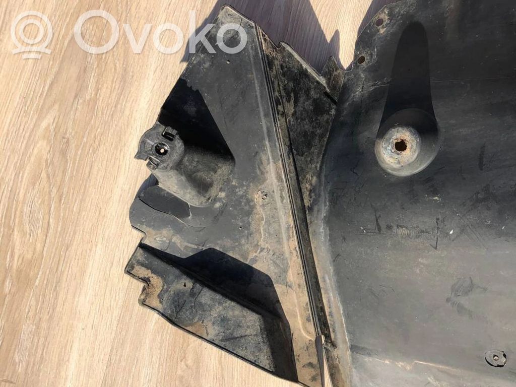 2046904730 Mercedes-Benz C W204 Front wheel arch liner splash guards, € ...