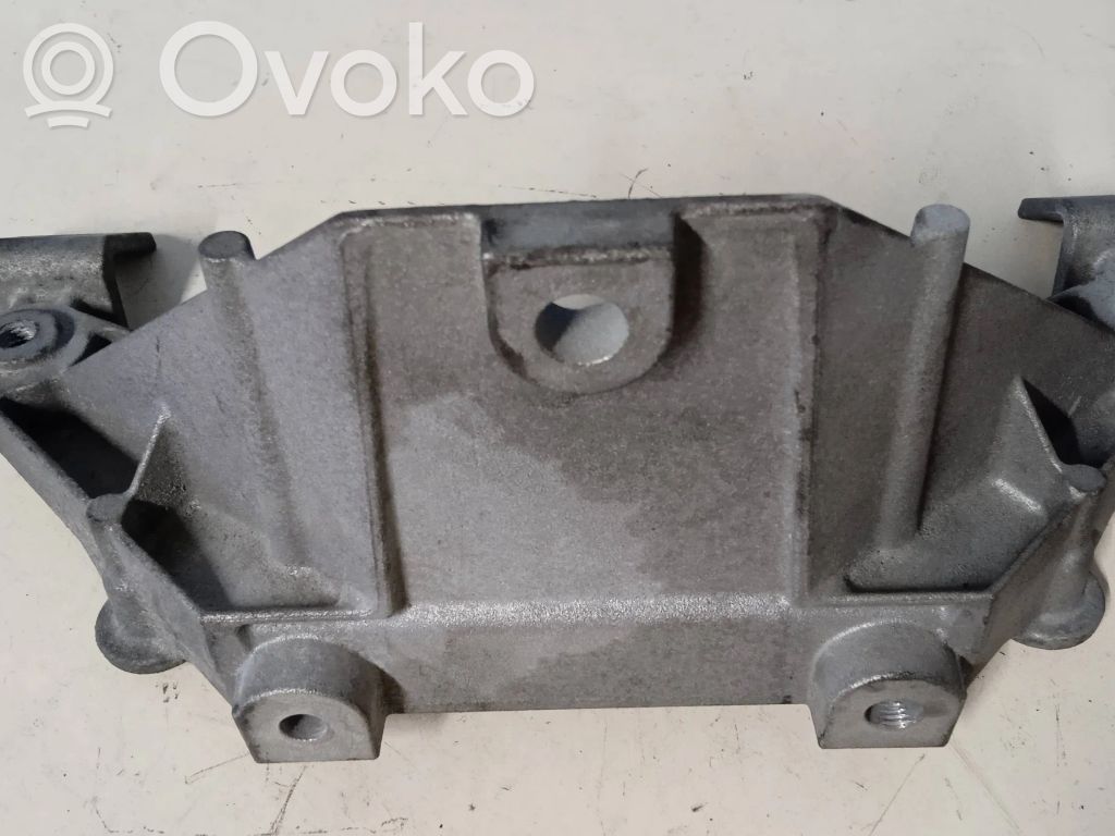 7137238 BMW X5 E70 Gearbox mounting bracket, €30.00 | RRR