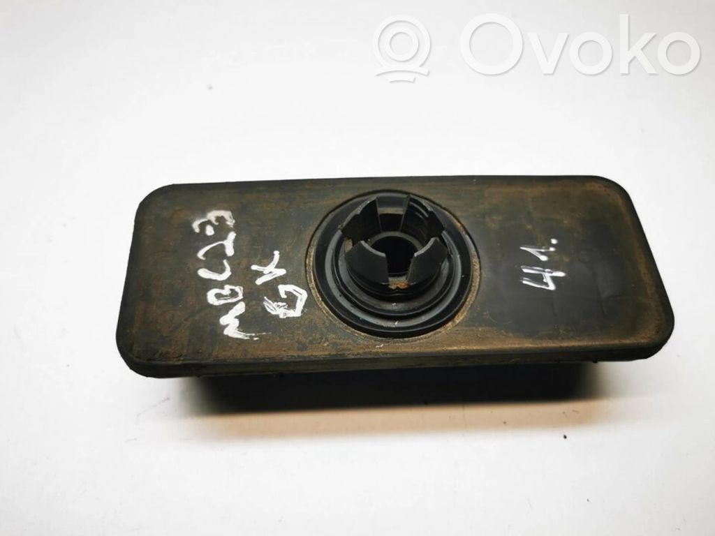 A0009986750 Mercedes-Benz C W204 Kėlimo taškas/padas, 5,00 € | RRR