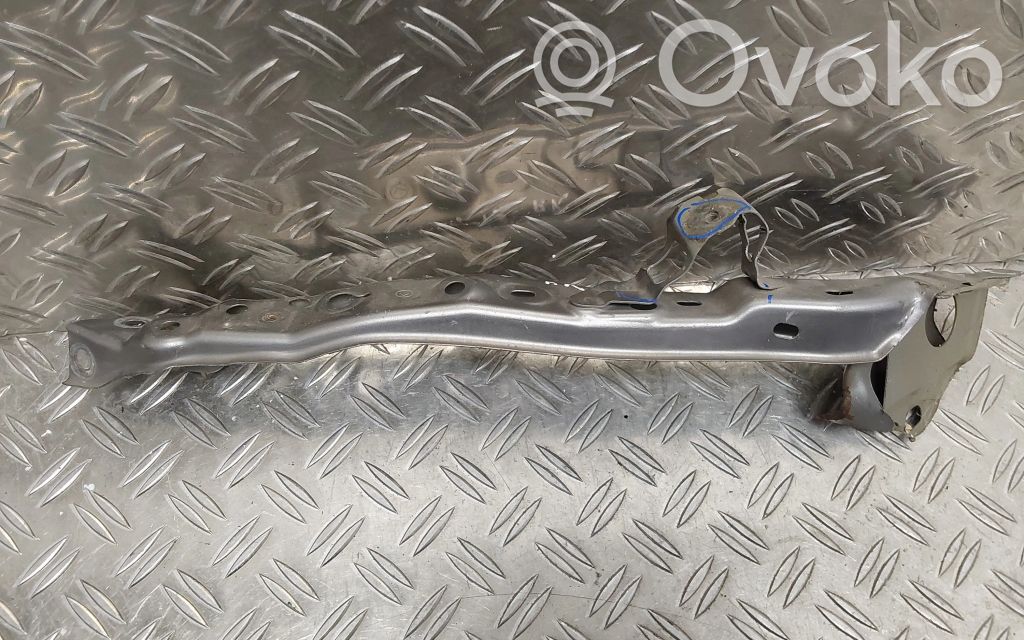 Toyota Auris E180 Support phare frontale, 17,00 € | OVOKO