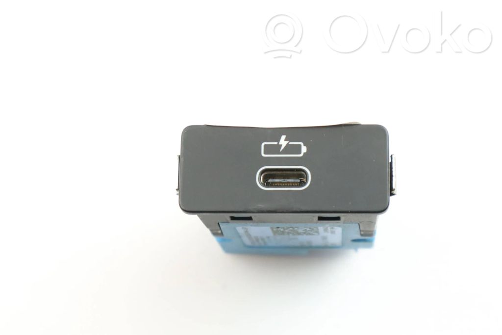 8711940 BMW M3 G80 USB socket connector, €29.90 | RRR