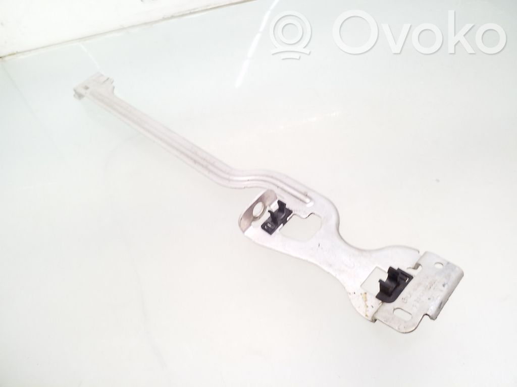 LPLA8A274BA Land Rover Defender Radiator mount bracket, €25.00 | RRR