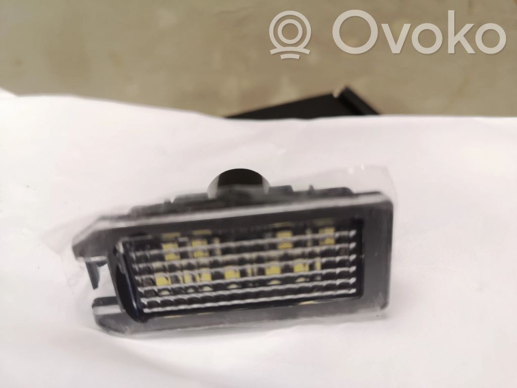 68228927AA Jeep Grand Cherokee Number plate light, €42.00 | RRR