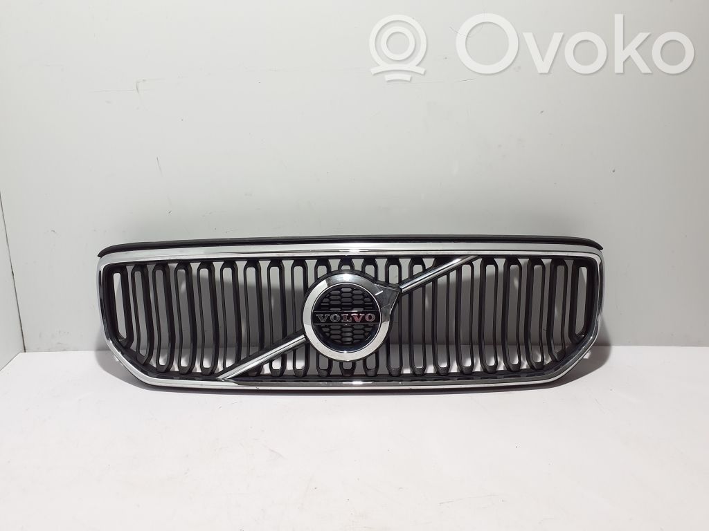 31457342 Volvo XC40 Grotelės priekinės, 198,00 € | RRR