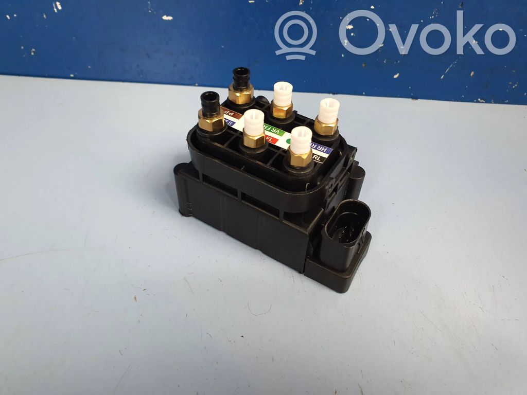 4H0616013A Audi A7 S7 4G Air suspension valve block, €95.00 | RRR