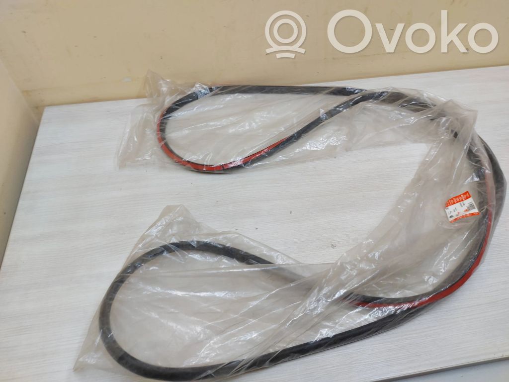 LR098313 Land Rover Range Rover Sport L494 Front door rubber seal, €95. ...