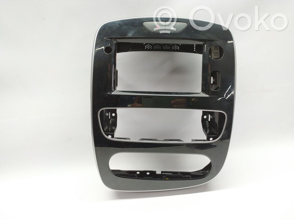 682601204R Renault Clio IV Radio/GPS head unit trim, €135.92 | RRR