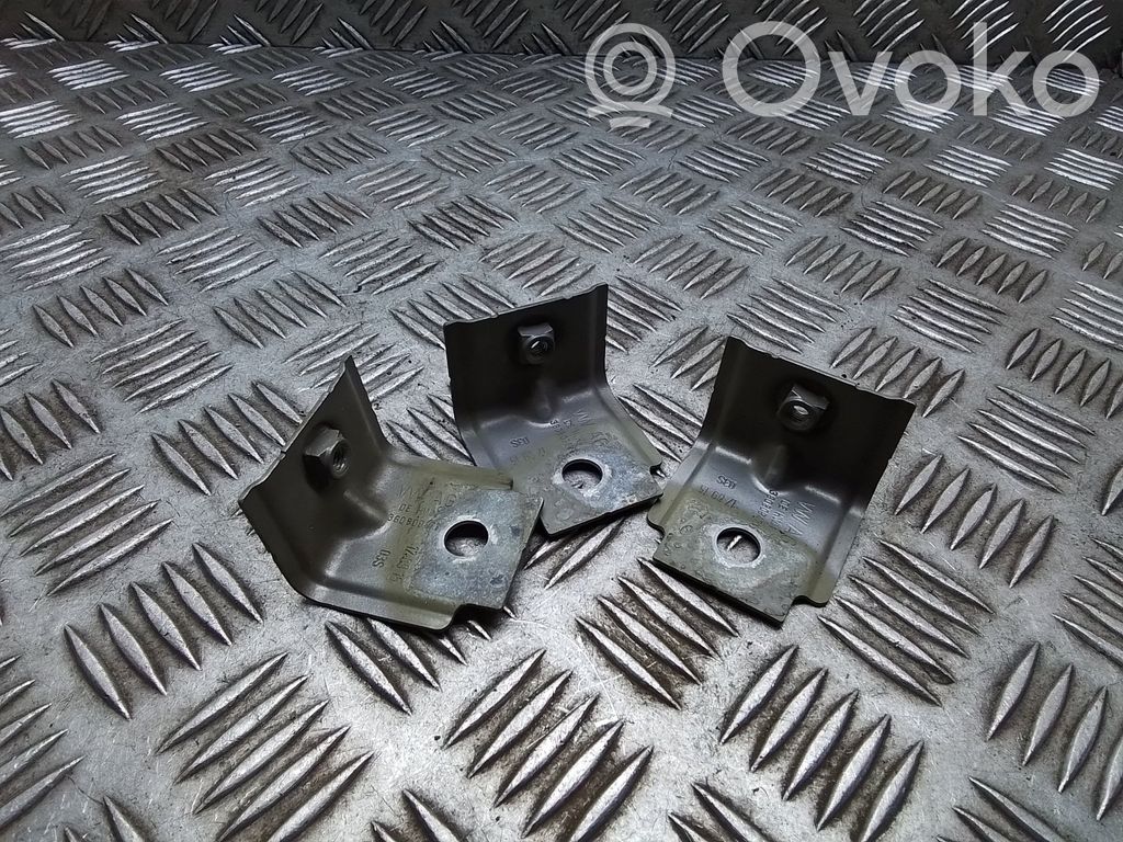 3G0809471 Volkswagen PASSAT B8 Fender mounting bracket, €5.00 | RRR