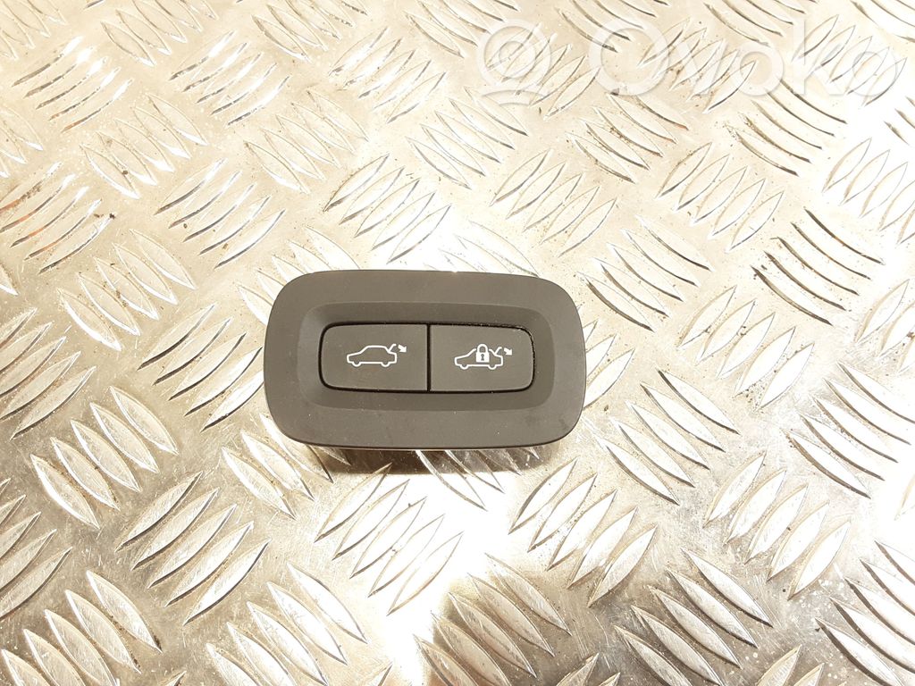 31427330 Volvo S90, V90 Tailgate/boot open switch button, €22.05 | RRR