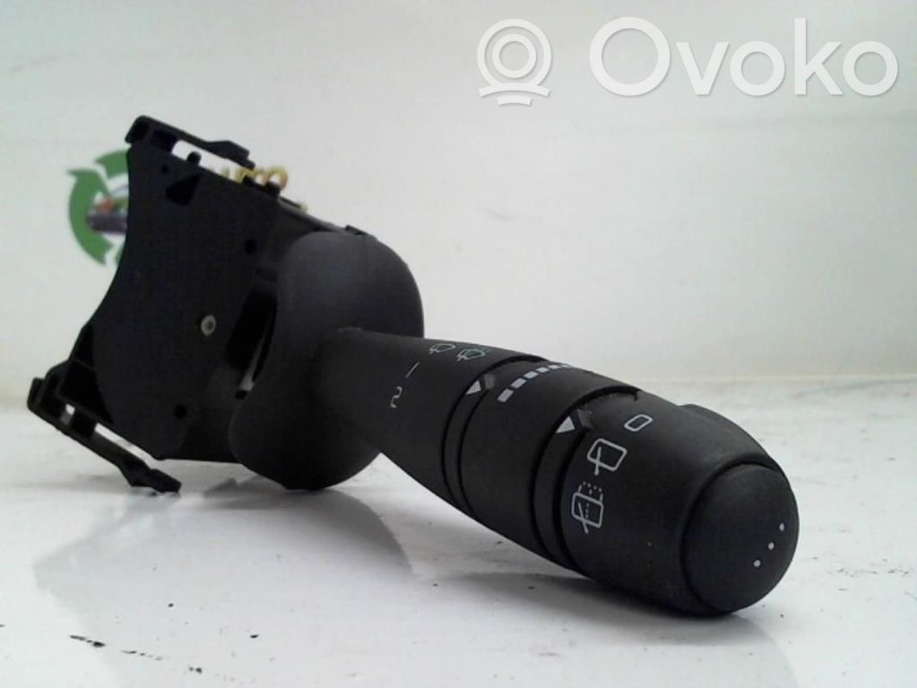 7701048915 Renault Twingo II Steering wheel buttons/switches, €25.09 | RRR