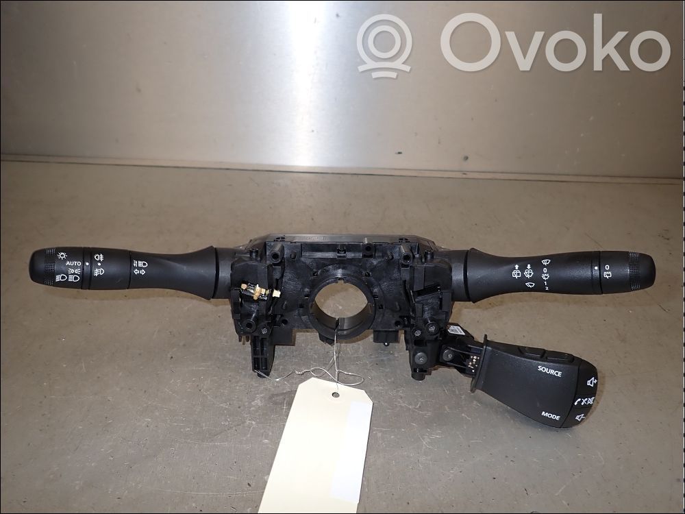 Dacia Duster II Indicator stalk, €60.00 | RRR