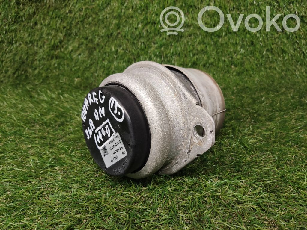 7P6199131 Volkswagen Touareg II Engine mount bracket, €19.00 | RRR