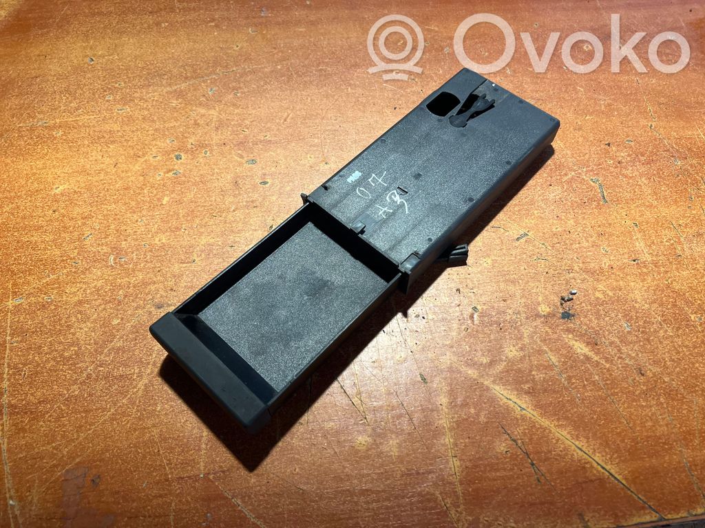 8P0941561 Audi A3 S3 8P Boîte / compartiment de rangement pour tableau ...