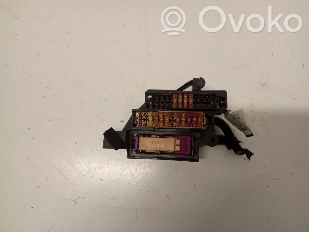 4F1941824 Audi A4 S4 B8 8K Module de fusibles, 10,00 € | OVOKO