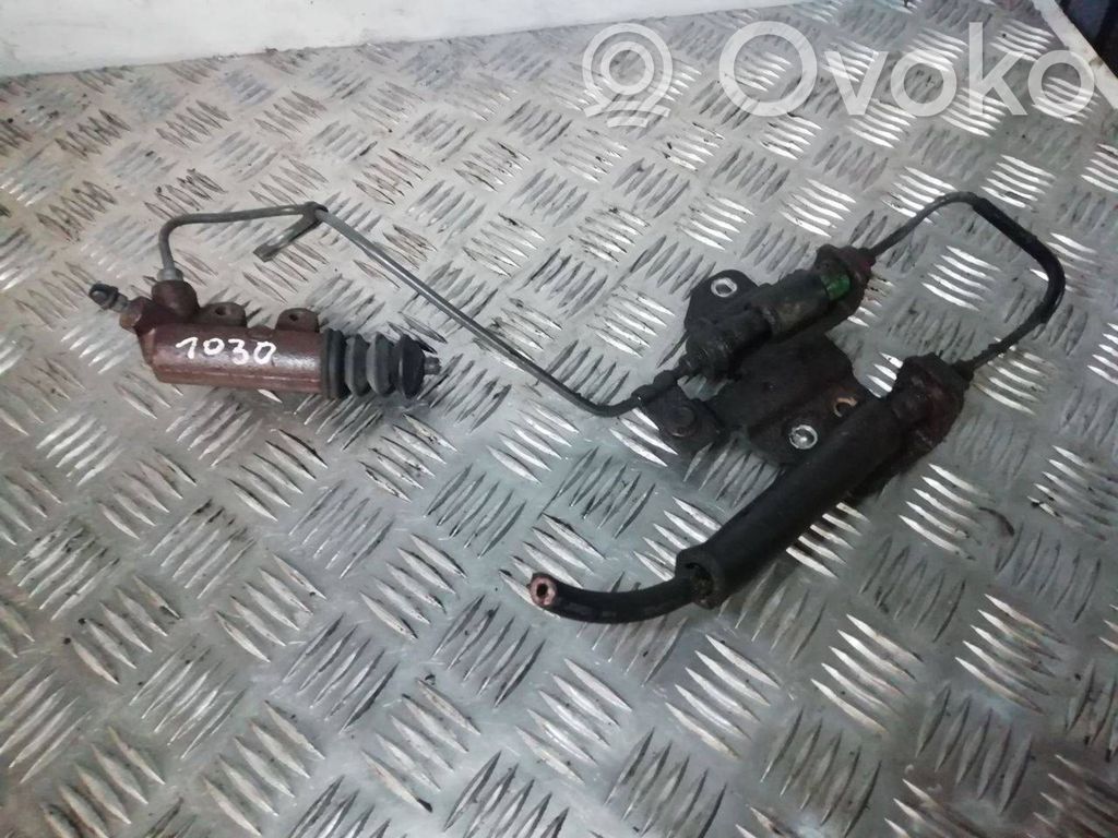 Toyota Corolla Verso AR10 Vérin hydraulique de toit pliant, 10,00 € | OVOKO