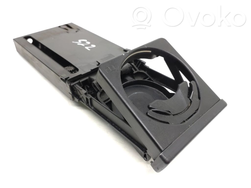 8E1862534 Audi A4 S4 B7 8E 8H Glāžu turētājs, 30,00 € | RRR