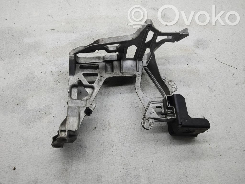 A2056221600 Mercedes-Benz C W205 Держатель передней фары, 20,00 € | RRR