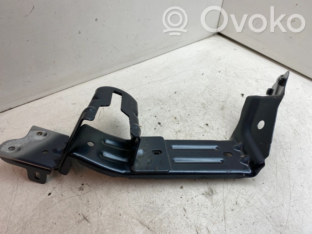 5FF821167B Cupra Formentor Fender mounting bracket, €45.50 | RRR